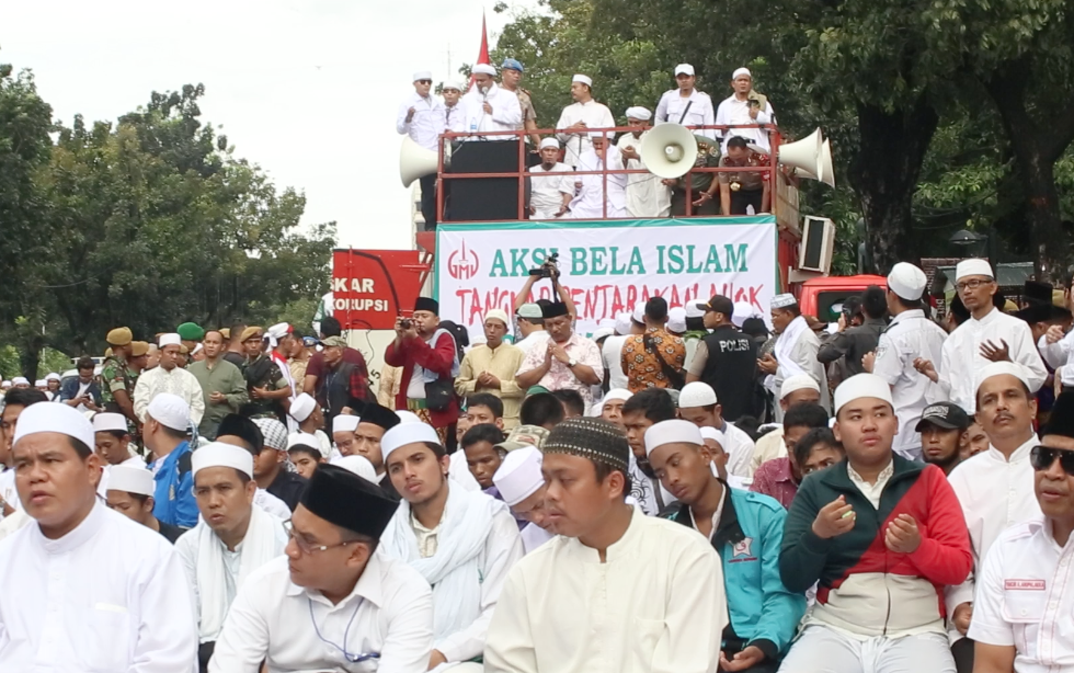 Indahnya Islam: Usai Gempur Kantor Ahok, Ormas Islam Shalat Ashar ...