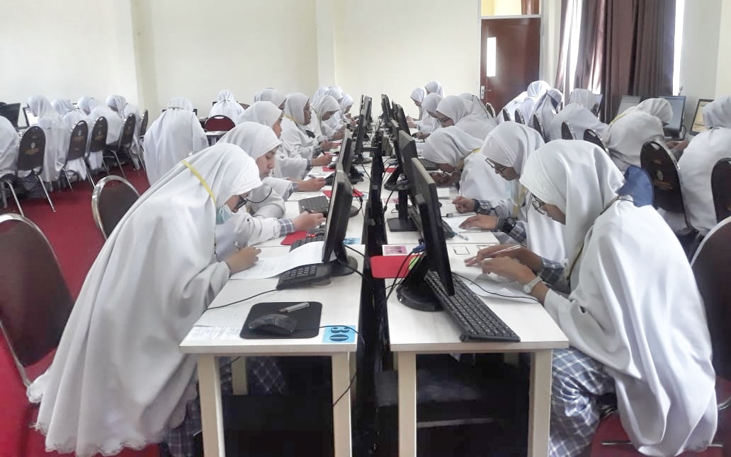 Dua Santri SMA Ar-Rohmah Putri Raih Medali Emas Olimpiade Bahasa ...